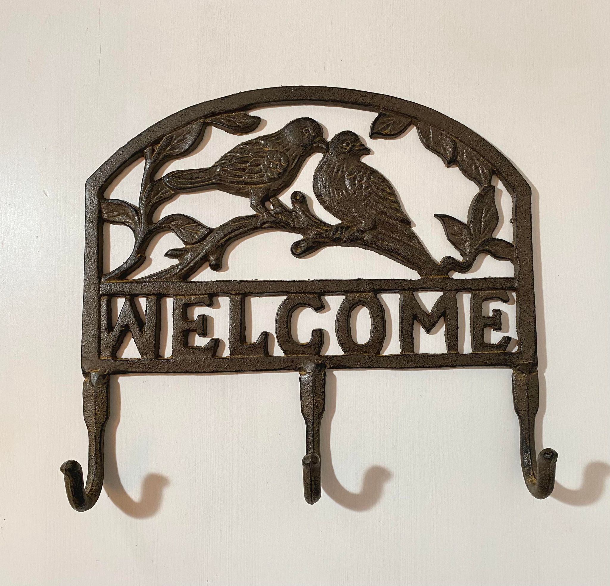 Cast Iron Birds Welcome Sign with Hooks | Ebony & Ivy